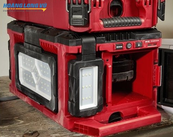 Đèn Led đa năng PACKOUT Milwaukee M18 POALC